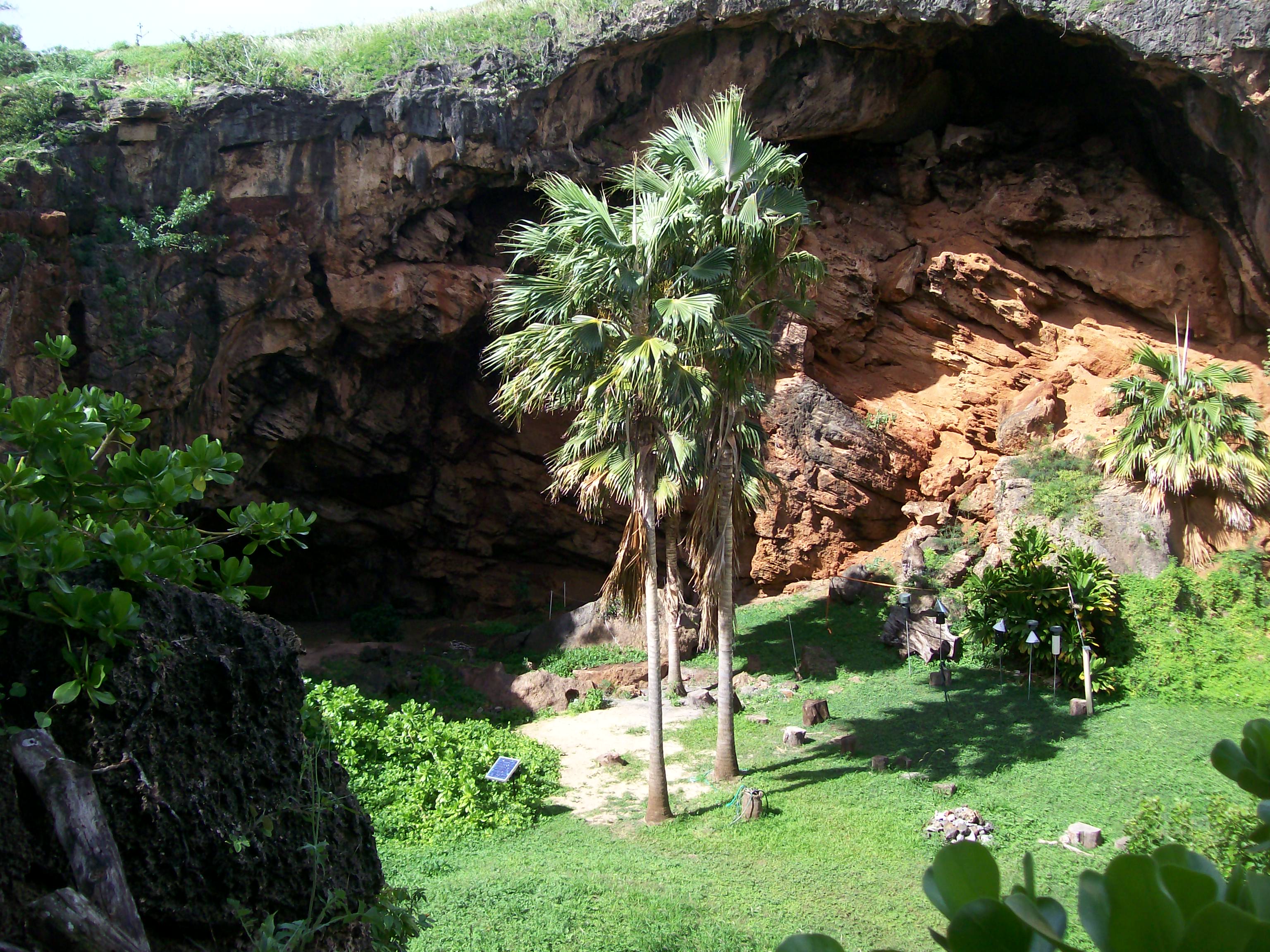 Makauwahi Cave Reserve, HI • Hike